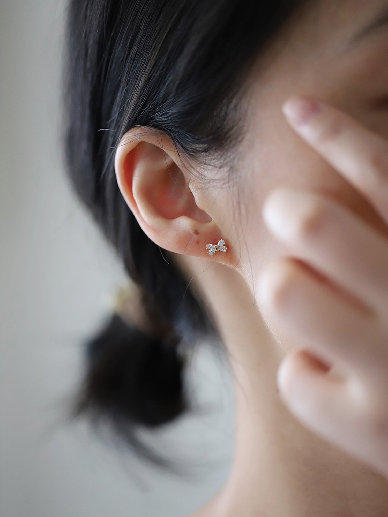 Bông Tai Riley, Bông Tai Nụ Đính Đá Zirconia Mạ Vàng 14K | JUNIE