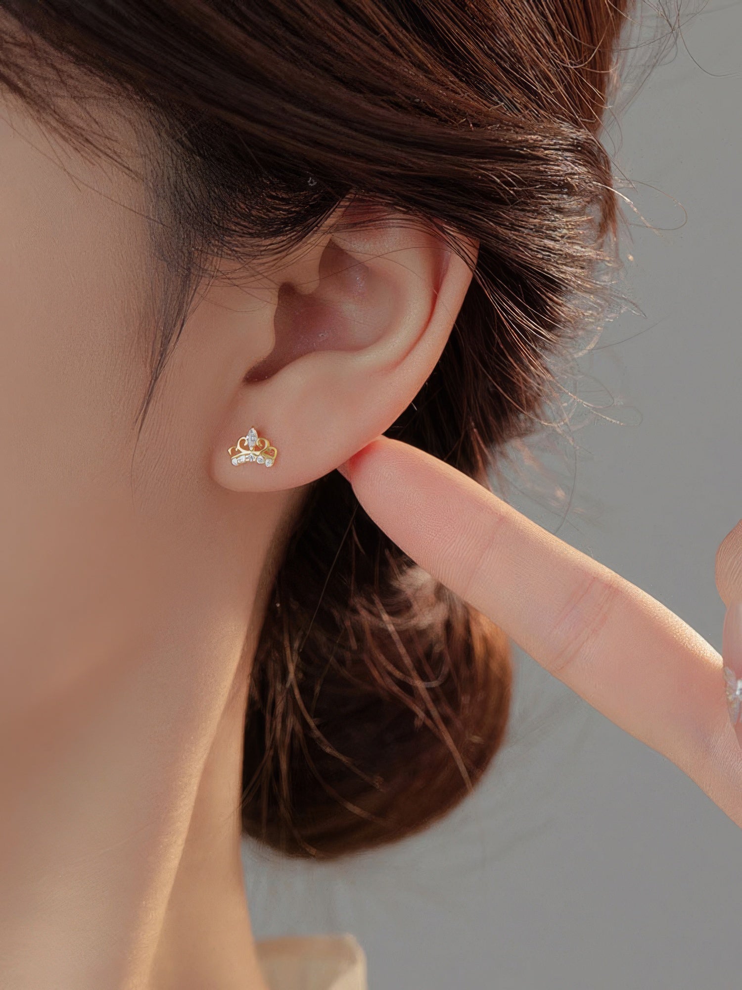 Bông Tai Tiara Hình Vương Miện Tỏa Sáng Vẻ Đẹp Kiêu Sa | JUNIE